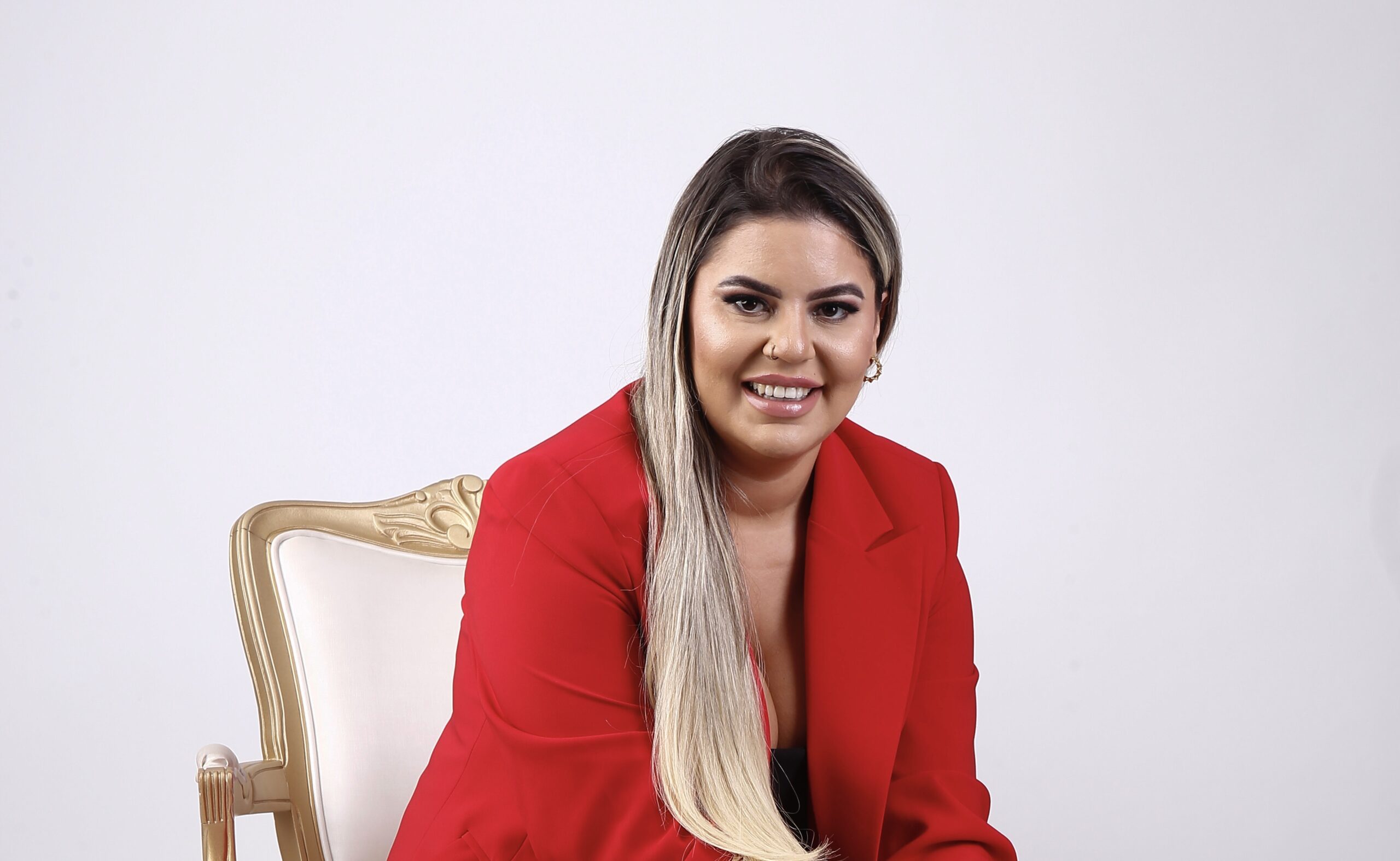 "Brasileira Angel Beauty cria método de cílios inovador que dura de 30 ...