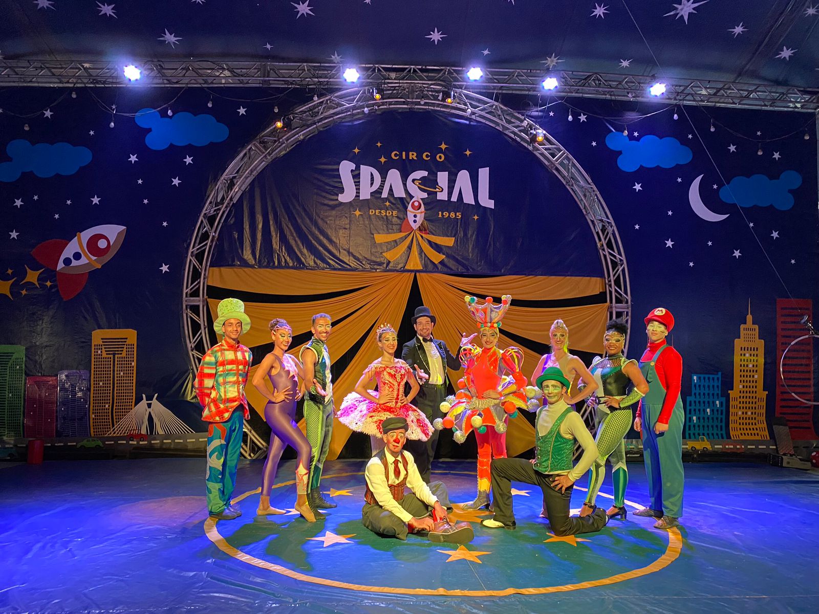 Circo Spacial é uma das grande atrações do "Festival de Circo SP" em ...