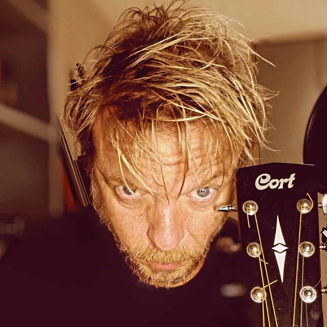 Astro dos anos 2000, Vinny comemora o Dia do Rock em show no Rio de ...